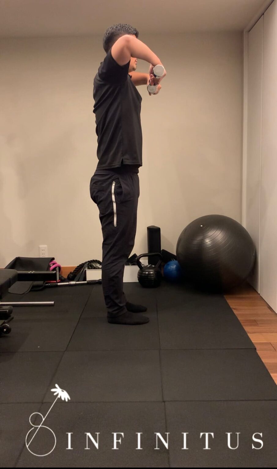 ダンベルを使った筋トレメニュー【上半身編】 - 【パーソナルジム】大阪・四ツ橋・心斎橋の健康をサポート INFINITUS